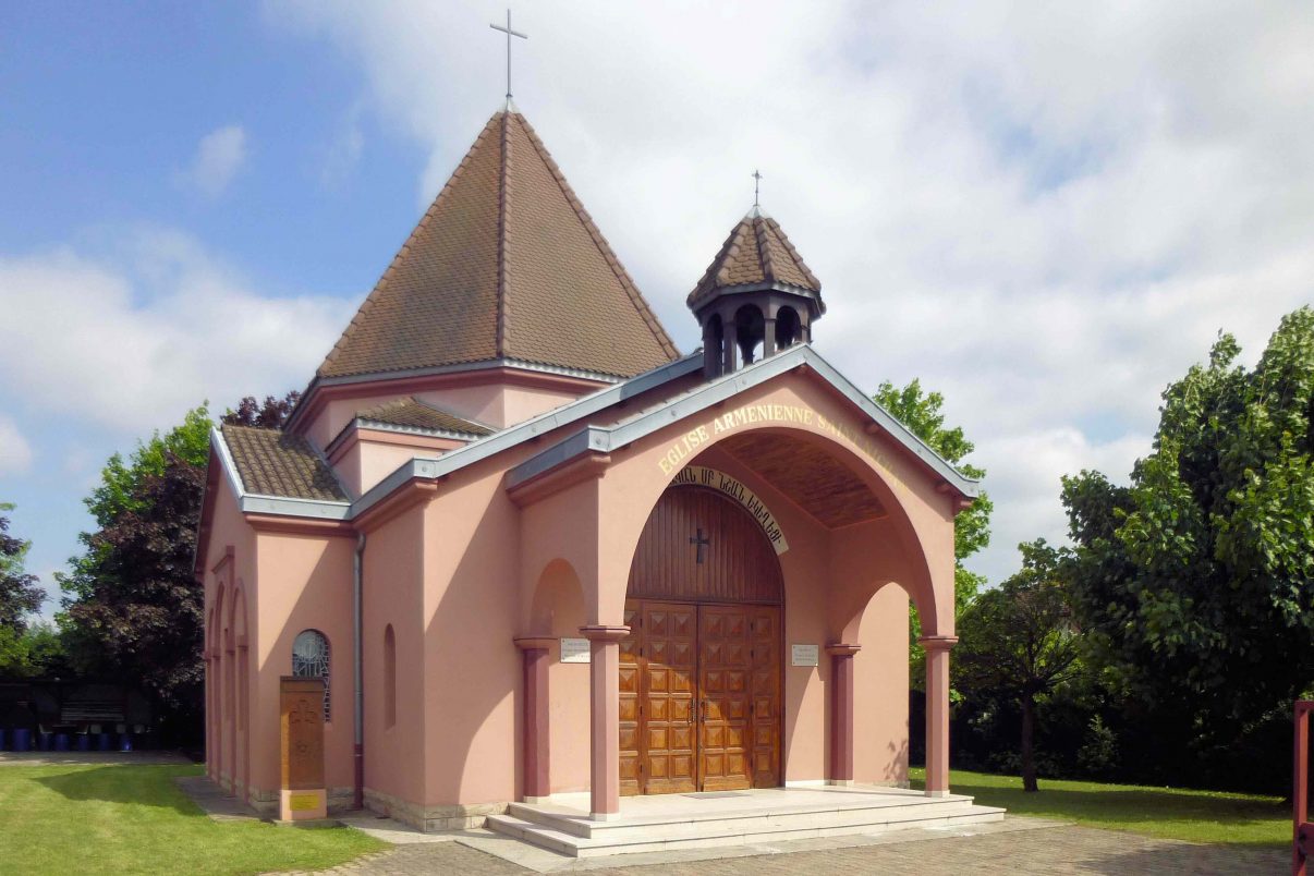 Cathédrale Saint-Jean-Baptiste de Paris - ՀԱՅԱՍՏԱՆԵԱՅՑ ԱՌԱՔԵԼԱԿԱՆ ...